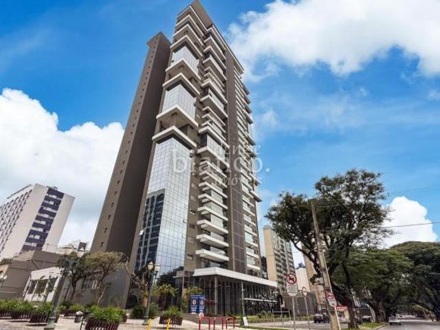 Cobertura no 30 andar, 3 suítes, no Água Verde