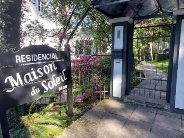 Cobertura no bairro Lago Negro em Gramado de 3 dormitórios e vaga