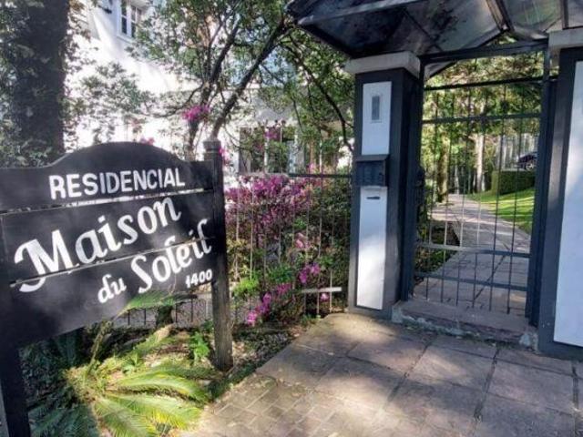 Cobertura no bairro Lago Negro em Gramado de 3 dormitórios e vaga