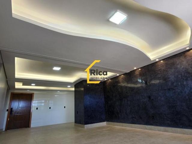 COBERTURA NO GAMA: 3 Suítes, 230m² Totais, Sanca em LED, Mármore e Porcelanato!