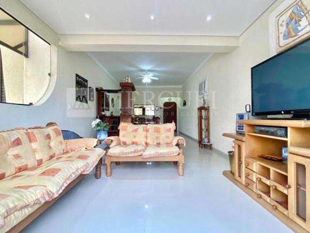 Cobertura no Guarujá, Enseada, 3 Quartos, Sendo 1 Suíte, Sacada e Espaço Gourmet, Piscina e Churrasq