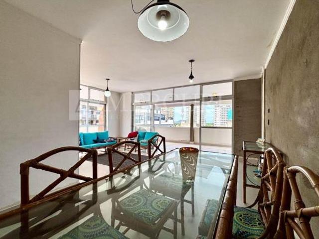 Cobertura no Guarujá, Enseada, 3 Quartos, Sendo 1 Suíte, Varanda com Vista para o Mar e Churrasqueir