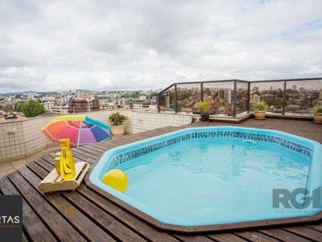 Cobertura no Jardim Planalto, de 3 dormitórios e 2 vagas com 260m²