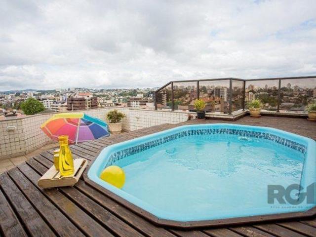 Cobertura no Jardim Planalto, de 3 dormitórios e 2 vagas com 260m²