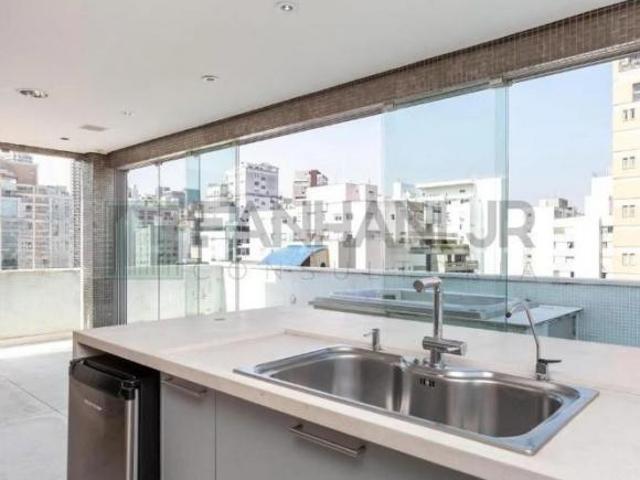 Cobertura no Jardins: 3 quartos, 1 suíte, 4 salas, 4 banheiros, 3 vagas São Paulo SP 550m²!