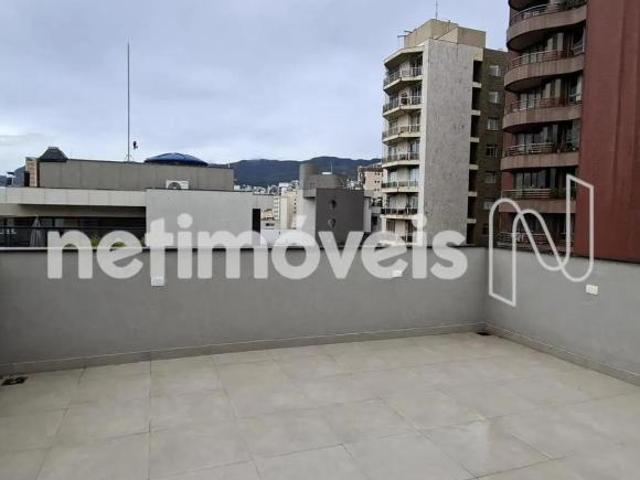 Cobertura no Santo Antônio, ampla área descoberta, acesso por elevador, vista de