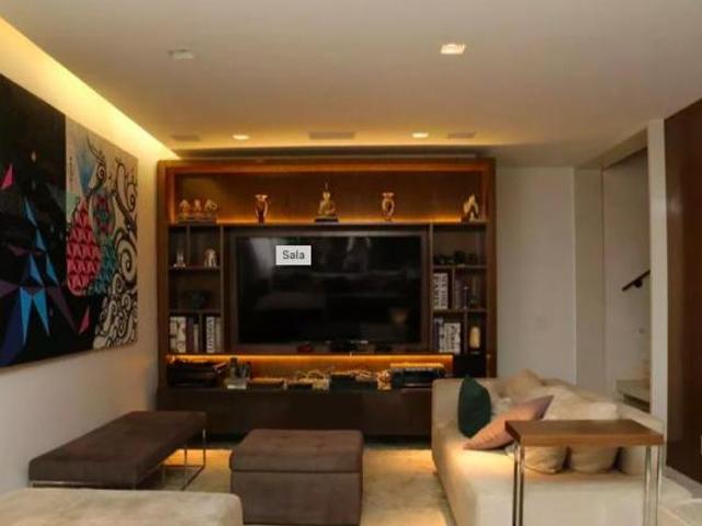 COBERTURA NO RESIDENCIAL PAULISTANO LINDAMENTE DECORADA. IMPERDIVEL !