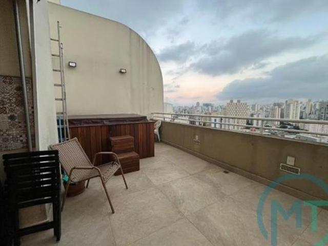 Cobertura na Barra Funda: 2 quartos, 1 suíte, 1 sala, 3 banheiros, 2 vagas de ga