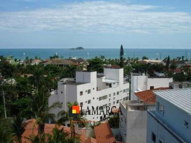 COBERTURA NA ENSEADA COM VISTA PARA O MAR.