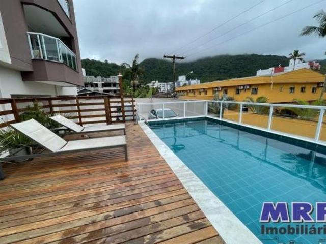 Cobertura na Praia das Toninhas em Ubatuba. Condomínio com piscina, localização excelente