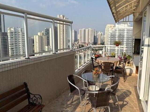Cobertura duplex na Vila Gumercindo com lavabo, closet, escritório e depósito interno