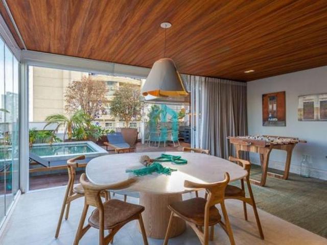Cobertura sofisticada de 2 dormitórios 220m² na Vila Nova Conceição estilo, espaço e localização