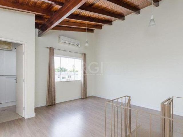 Cobertura semi mobiliada com 2 dormitórios, terraço com churrasqueira e 1 vaga d