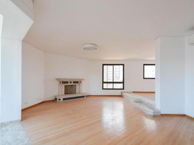 Cobertura para venda com 3 quartos, sendo 1 suíte, 485m²