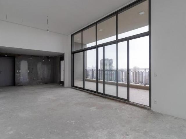 Cobertura para venda com 4 quartos, sendo 4 suítes, 304m²