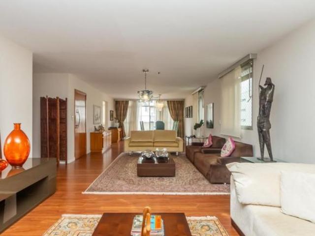 Cobertura para venda com 4 quartos, sendo 4 suítes, 700m²