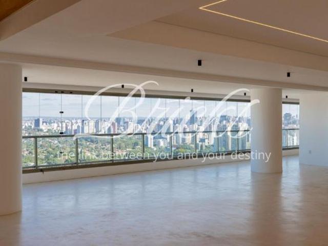 Cobertura para venda com 4 quartos, sendo 4 suítes, 839m²