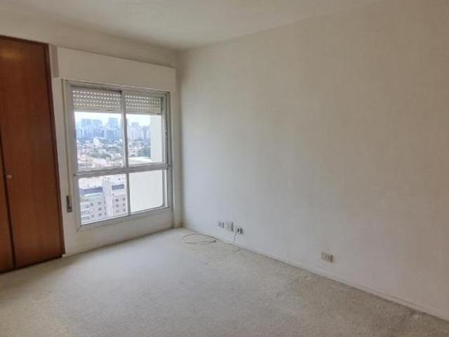 Cobertura para venda com 5 quartos, sendo 4 suítes, 325m²