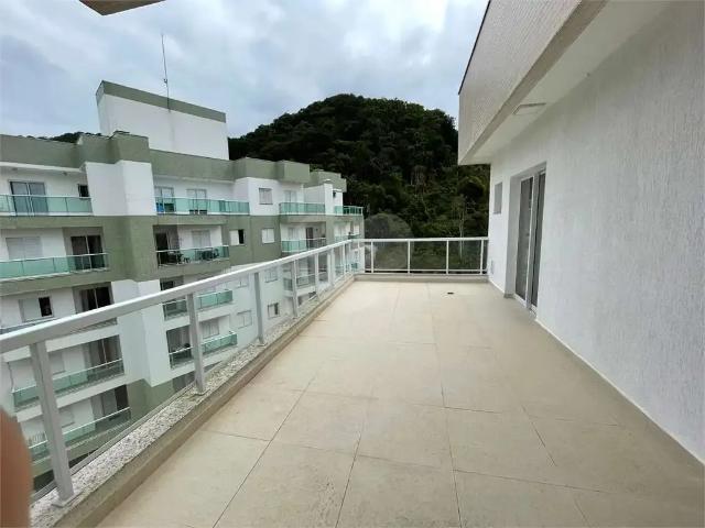 Cobertura para Venda em Ubatuba/SP Praia Grande 3 Quartos