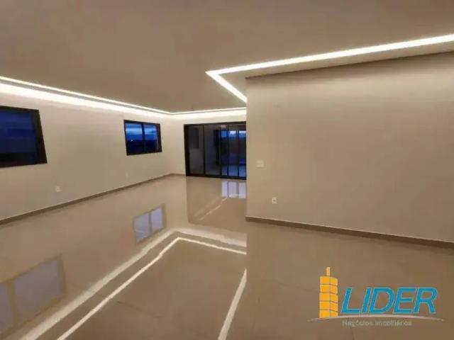 Cobertura para Venda em Uberlândia/MG Copacabana 4 Quartos