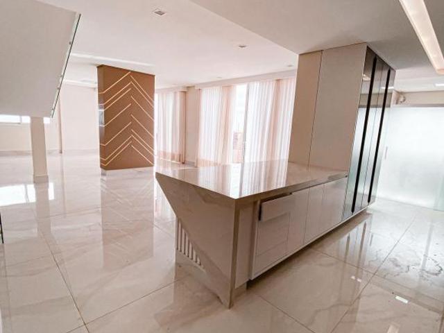 Cobertura para venda em Vila Santos Dumont de 280.00m² com 5 Quartos, 5 Suites e 5 Garagens