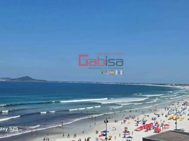 Cobertura para Venda em Cabo Frio/RJ Praia do Forte 4 Quartos