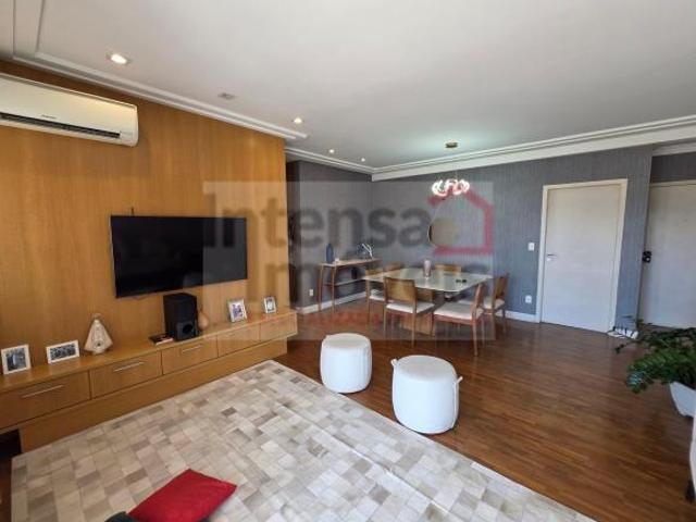 Cobertura para venda em Centro de 210.00m² com 4 Quartos, 3 Suites e 3 Garagens