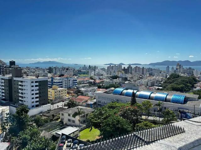 Cobertura para Venda em Florianópolis/SC Capoeiras 3 Quartos