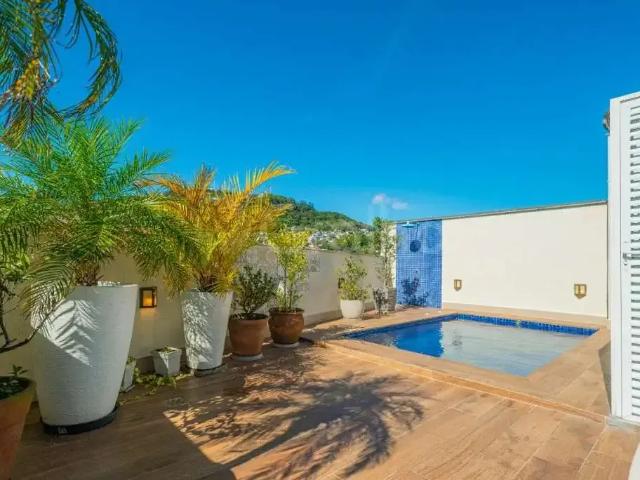 Cobertura para Venda em Florianópolis/SC Agronômica 3 Quartos
