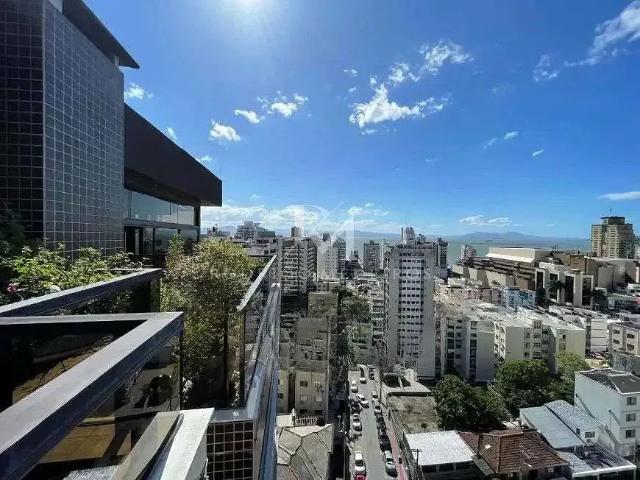 Cobertura para Venda em Florianópolis/SC Beira Mar 3 Quartos