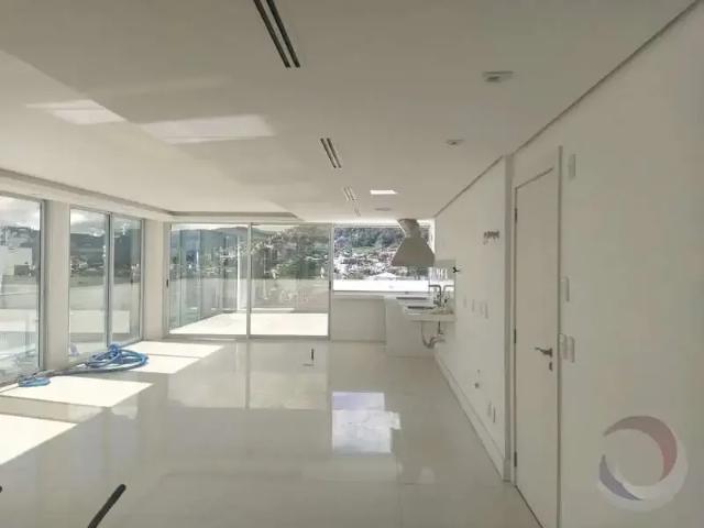 Cobertura para Venda em Florianópolis/SC Beira Mar 4 Quartos
