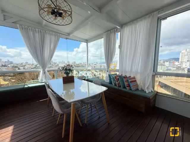 Cobertura para Venda em Florianópolis/SC Estreito 3 Quartos