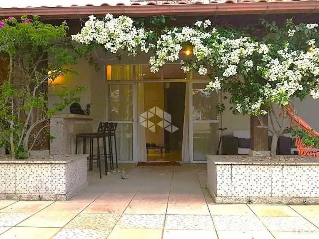 Cobertura para Venda em Florianópolis/SC Pantanal 4 Quartos