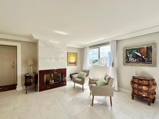 Cobertura para venda em Mercês de 460.00m² com 5 Quartos, 1 Suite e 7 Garagens