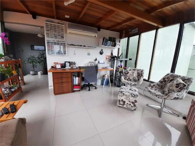 Cobertura para Venda em Porto Alegre/RS Vila Ipiranga 2 Quartos
