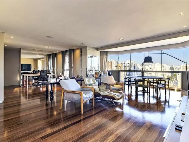Cobertura para Venda em São Paulo/SP Moema 3 Quartos