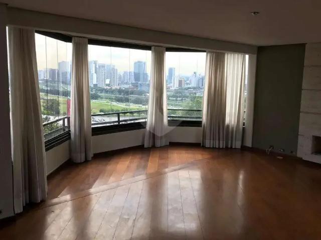 Cobertura para Venda em São Paulo/SP Panamby 4 Quartos