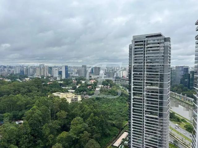 Cobertura para Venda em São Paulo/SP Panamby 4 Quartos