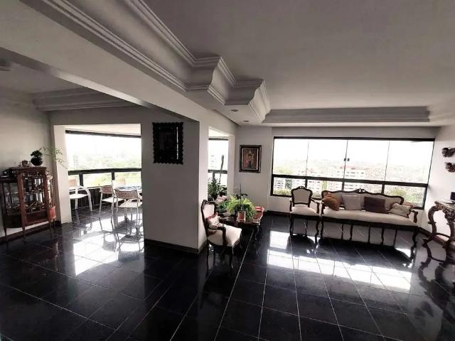 Cobertura para Venda em Salvador/BA Cidade Jardim 4 Quartos