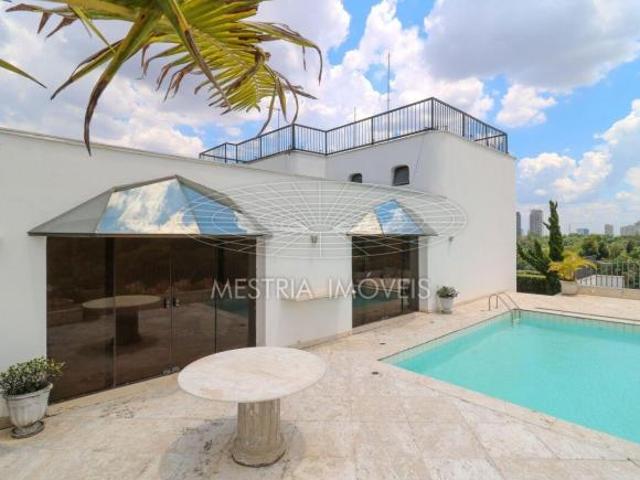 Cobertura para deixar do seu jeito, com piscina e vista panorâmica da região !
