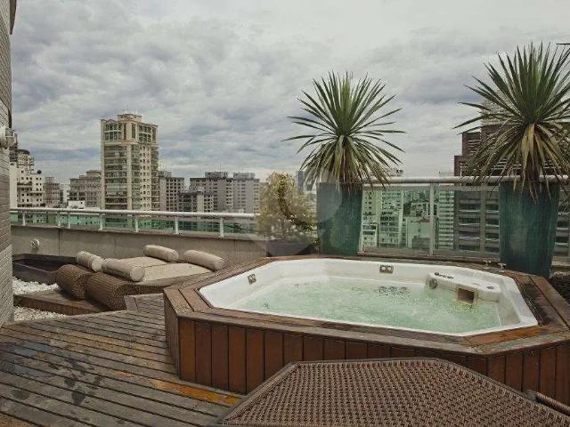 Cobertura para Locação em São Paulo/SP Jardim Europa 4 Quartos