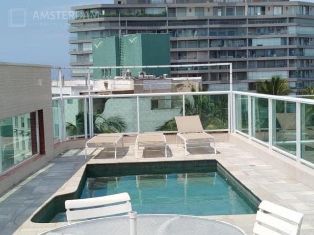Cobertura pé na areia recuado à venda no M4 na Riviera, 4 suítes, 3 vagas, 330,00 m²!