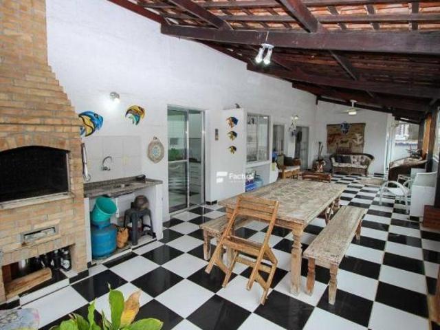 Cobertura Penthouse à venda localizada na Avenida Dom Pedro I, a poucos metros do mar na Praia da En