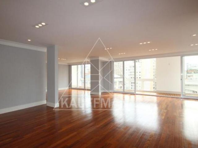 Cobertura Penthouse, Amplo living, Terraço com deck circundando todo o apartamento