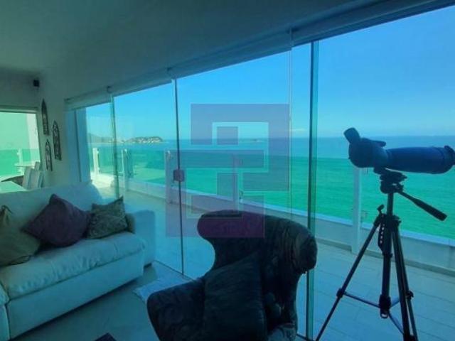 Cobertura penthouse com piscina e churrasqueira, com linda vista para o mar!