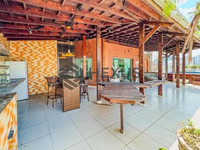 Cobertura Penthouse com piscina e churrasqueira na Praia do Tombo, Guarujá