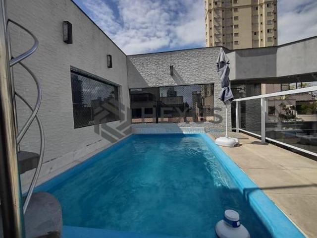 Cobertura penthouse reformada com varanda gourmet e lazer na Praia da Enseada, G
