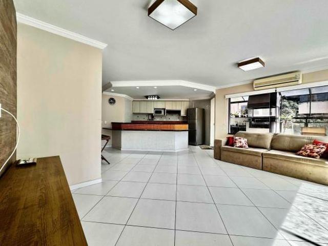 Cobertura / Penthouse 4 dormitórios 1 suíte à Venda na Pitangueiras no Guaruj.