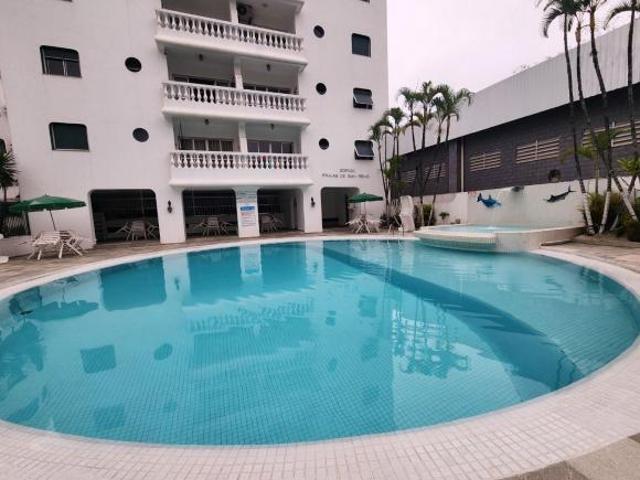 Cobertura próximo à praia com sacada — Enseada — Guarujá