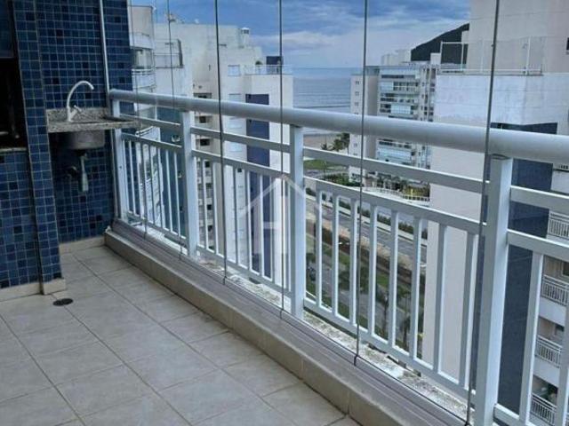 Cobertura quase pé na areia
